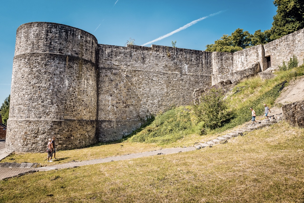 La Louvière, cultuurstad aan de waterrand - june. a travel magazine